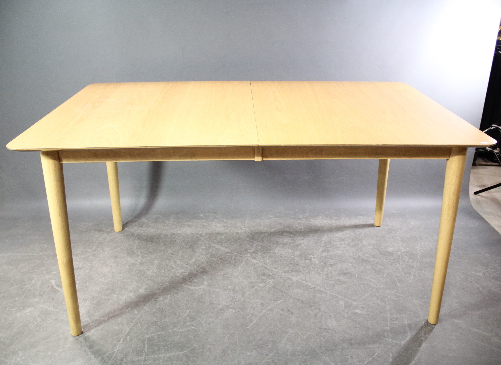 Matbord Mio | Auktion.se