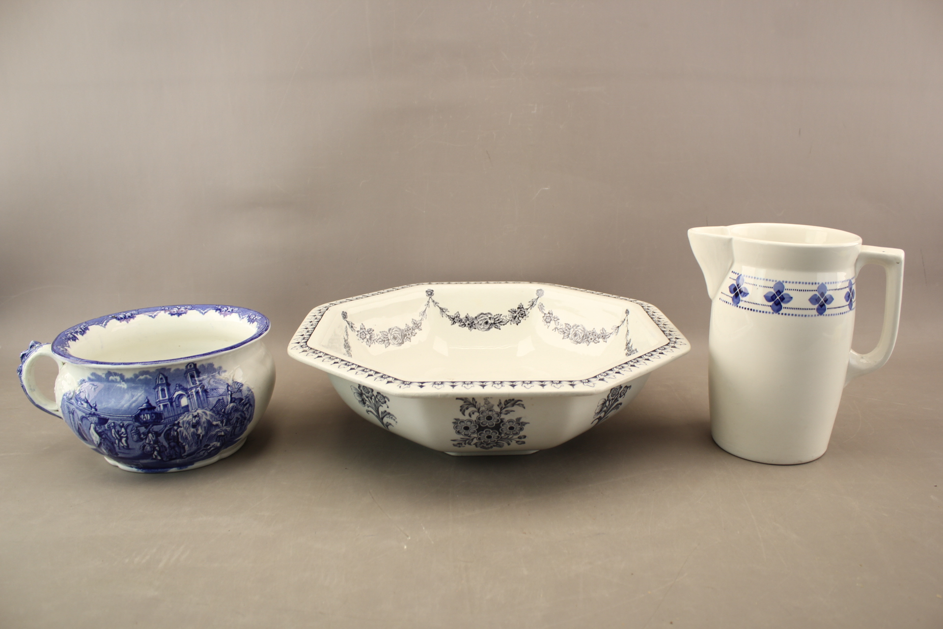 Tvättfat Rörstrand "Juno", kanna och p… | Auktion.se